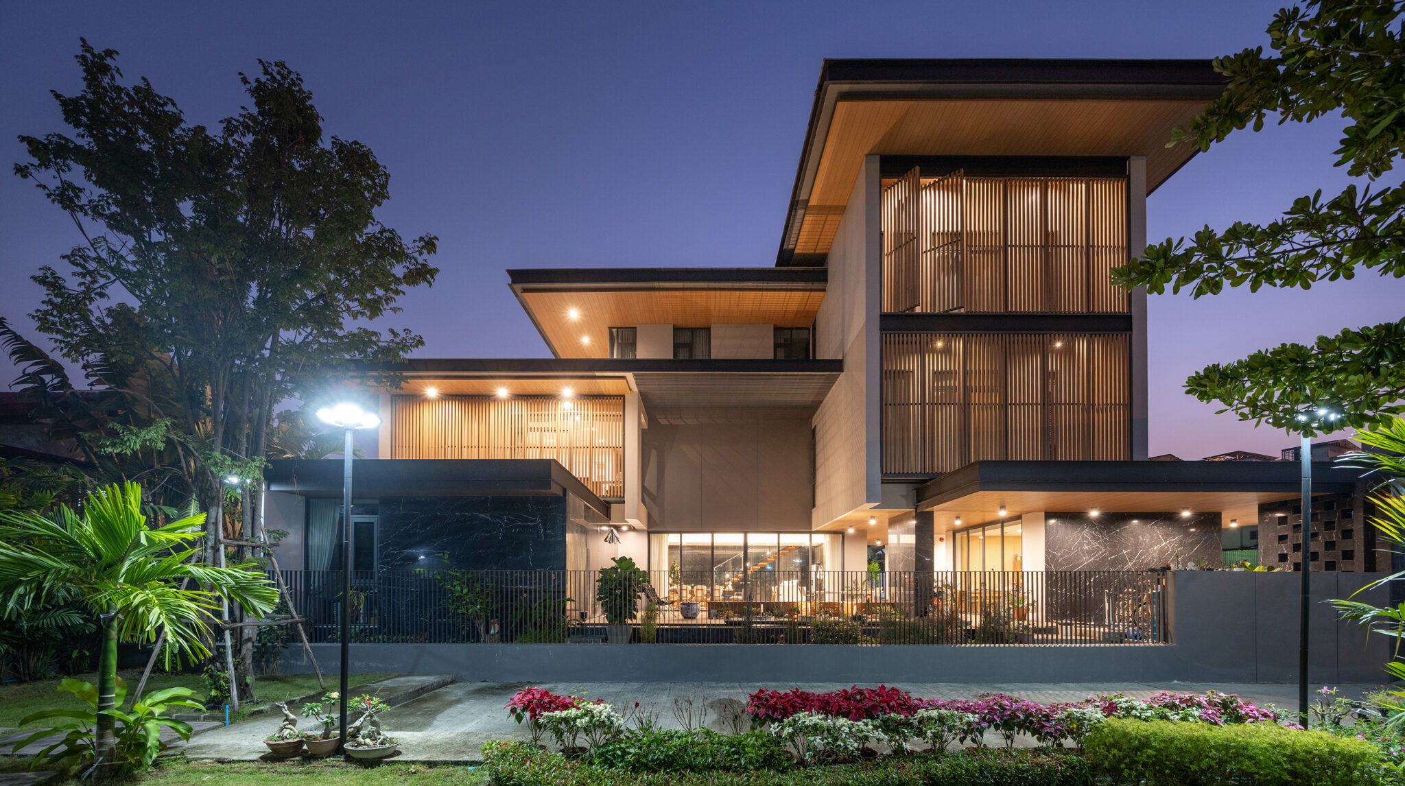 W house – OFFICE AT