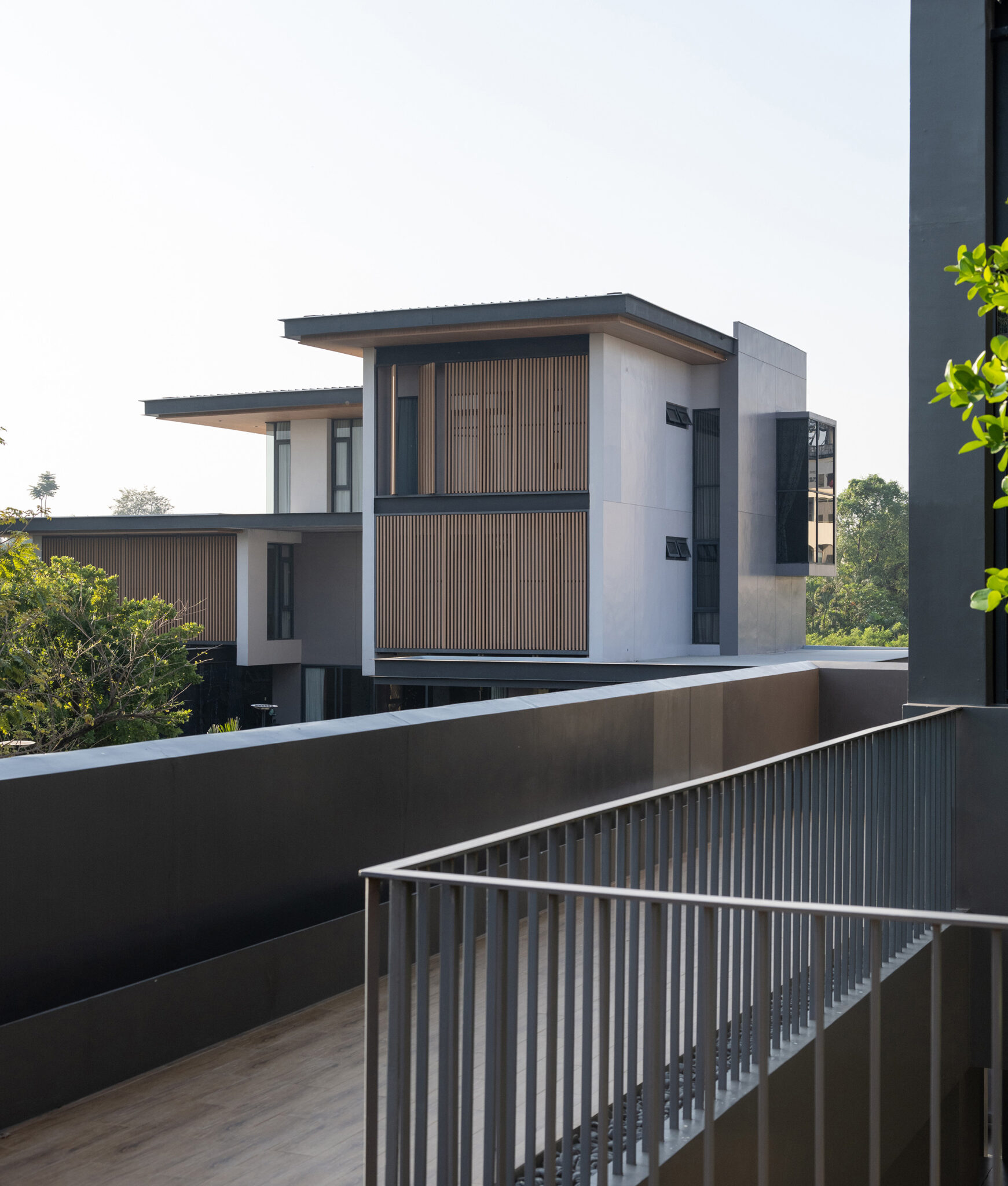 W house – OFFICE AT