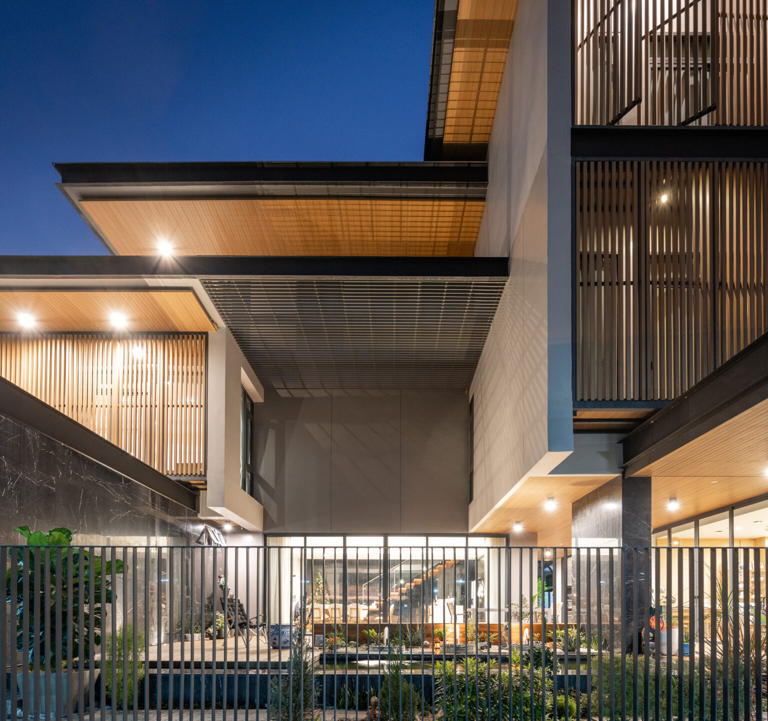 W house – OFFICE AT