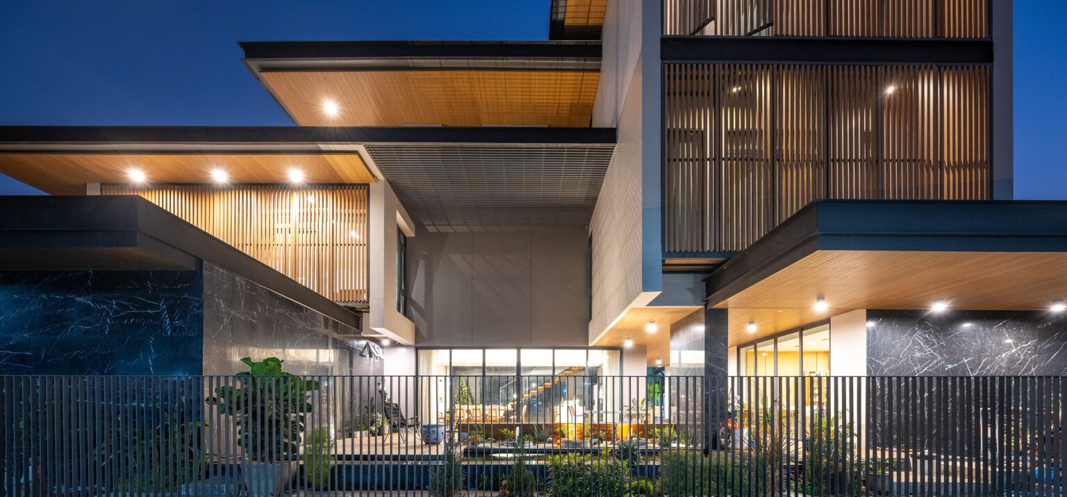 W house – OFFICE AT