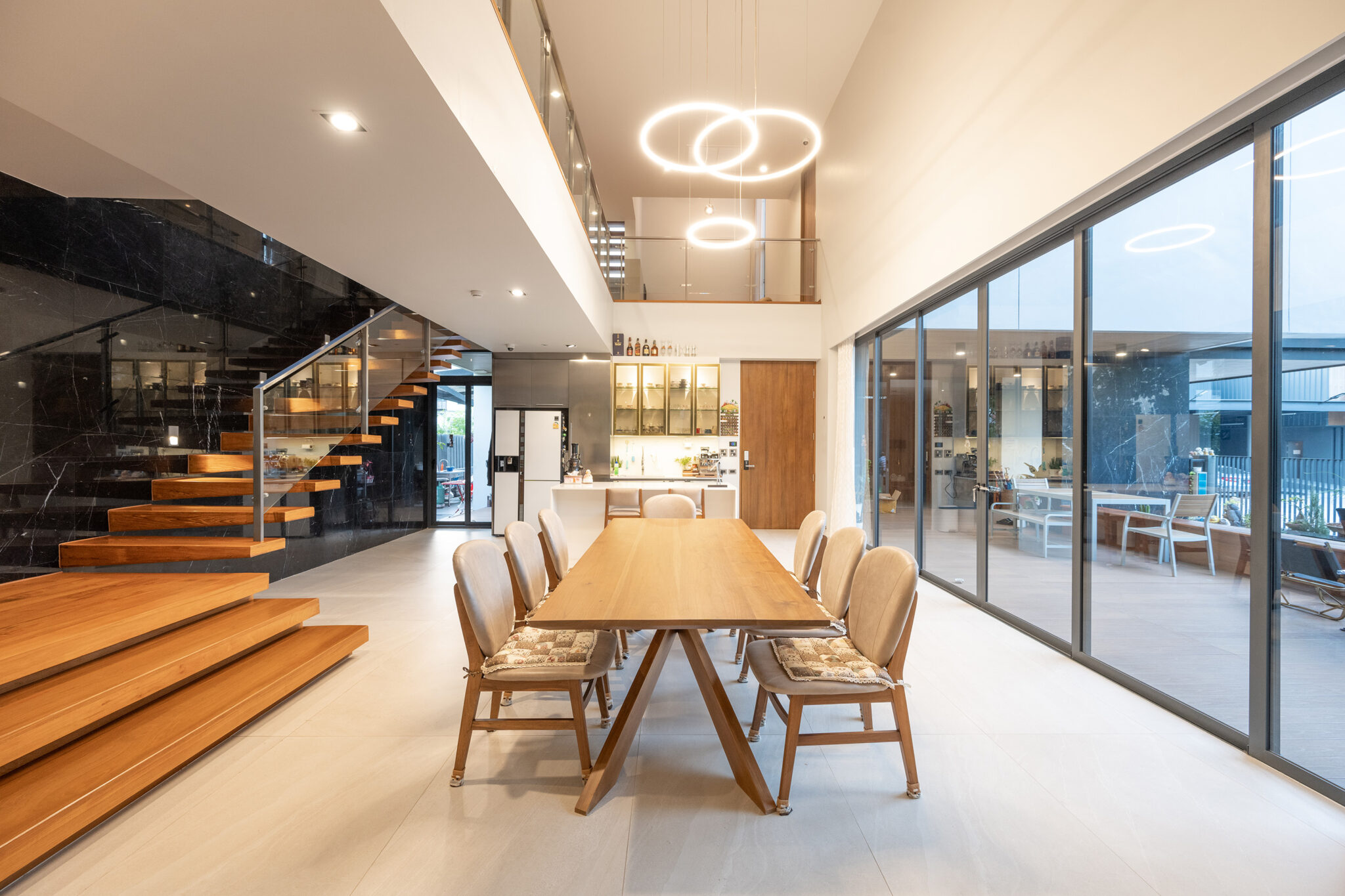 W house – OFFICE AT