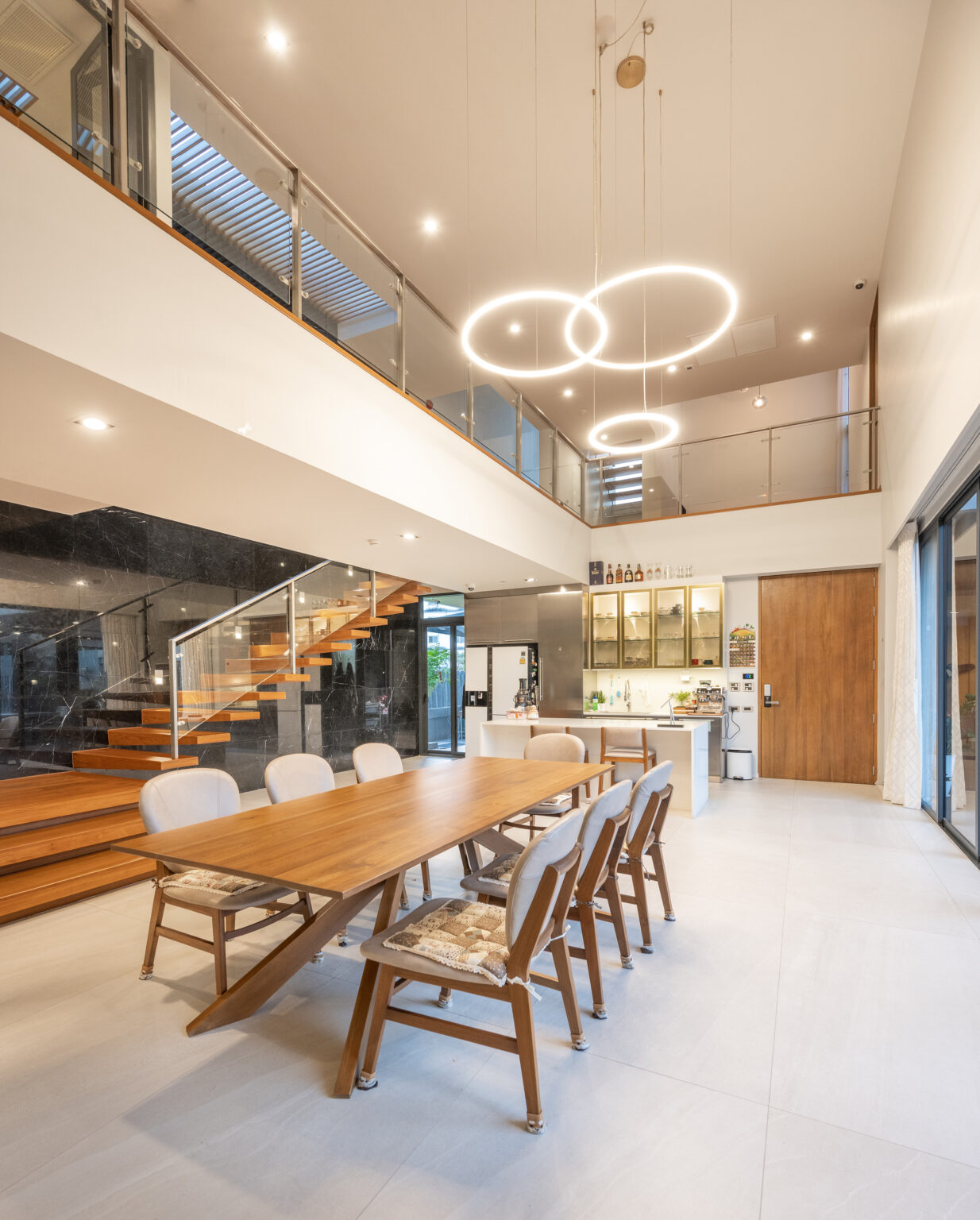 W house – OFFICE AT