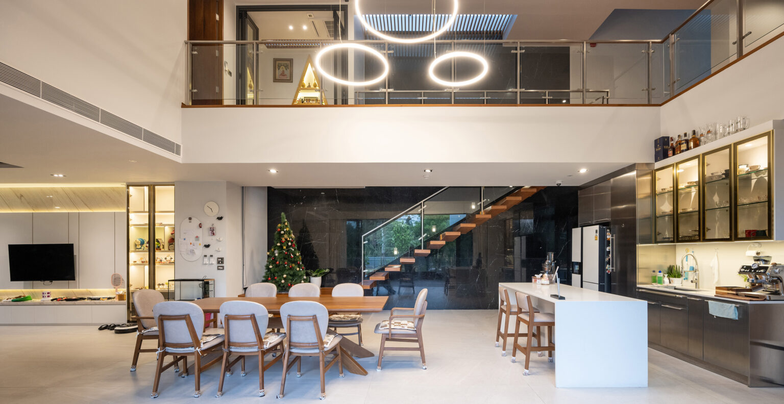 W house – OFFICE AT