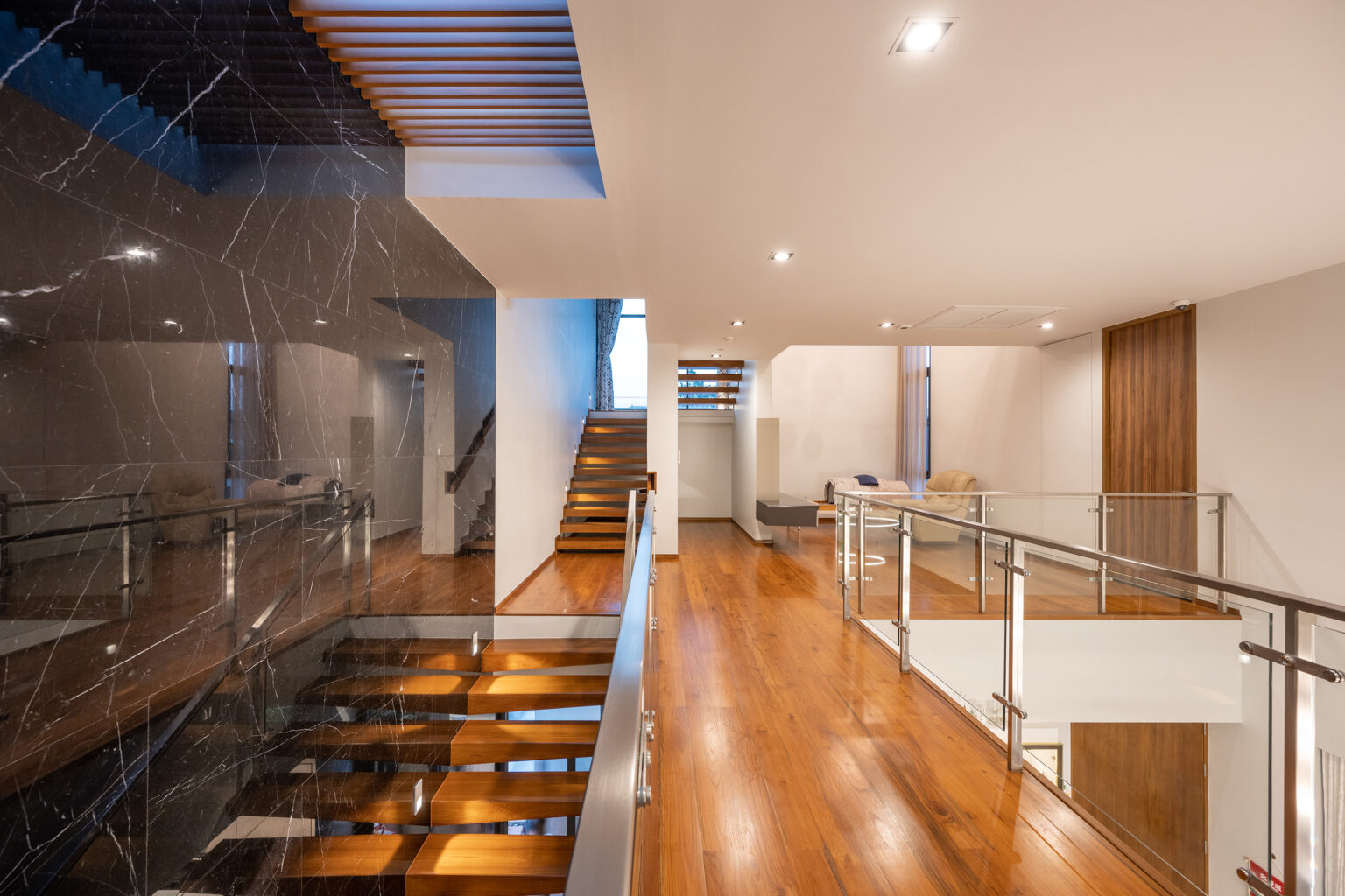 W house – OFFICE AT