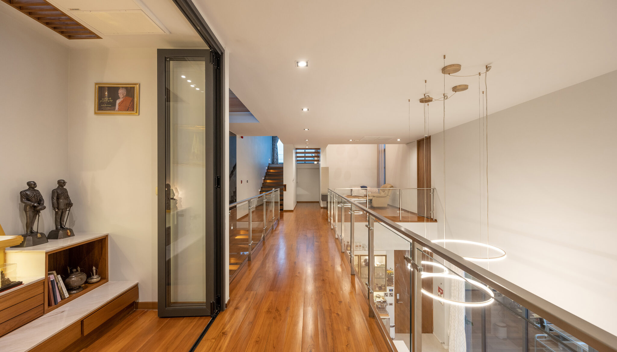 W house – OFFICE AT